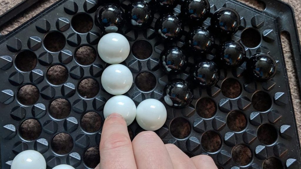 Abalone: a 2-Player Game Review - 2PGR.net